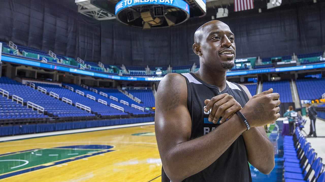 Pacers sign swingman Damien Wilkins, forward Ben Moore