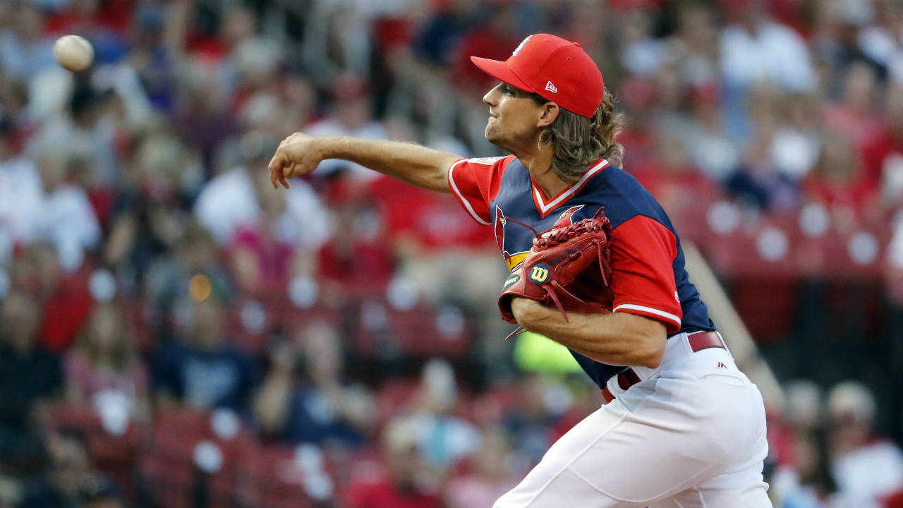 Cardinals trade pitcher Mike Leake to Mariners