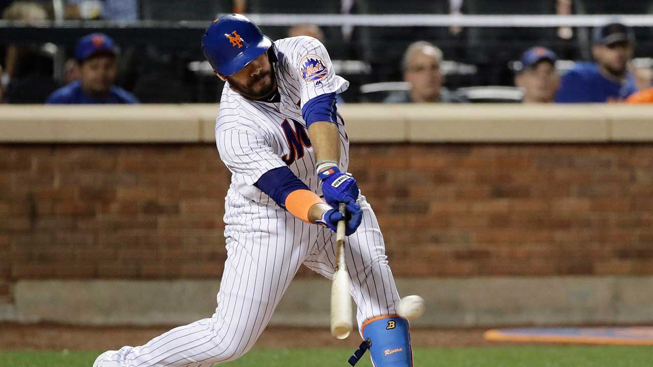 Angels sign veteran backup catcher Rene Rivera