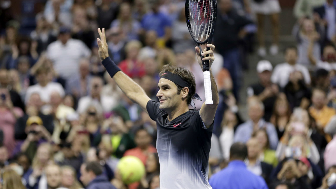 Federer looks back at best in straight-sets win at US Open