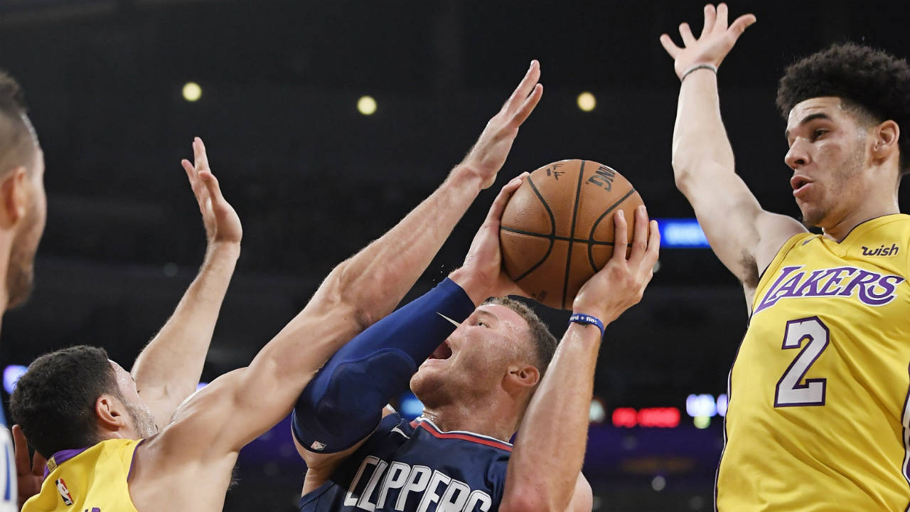 Deflated Ball: Blake gets 29 in Clips’ rout of Lakers