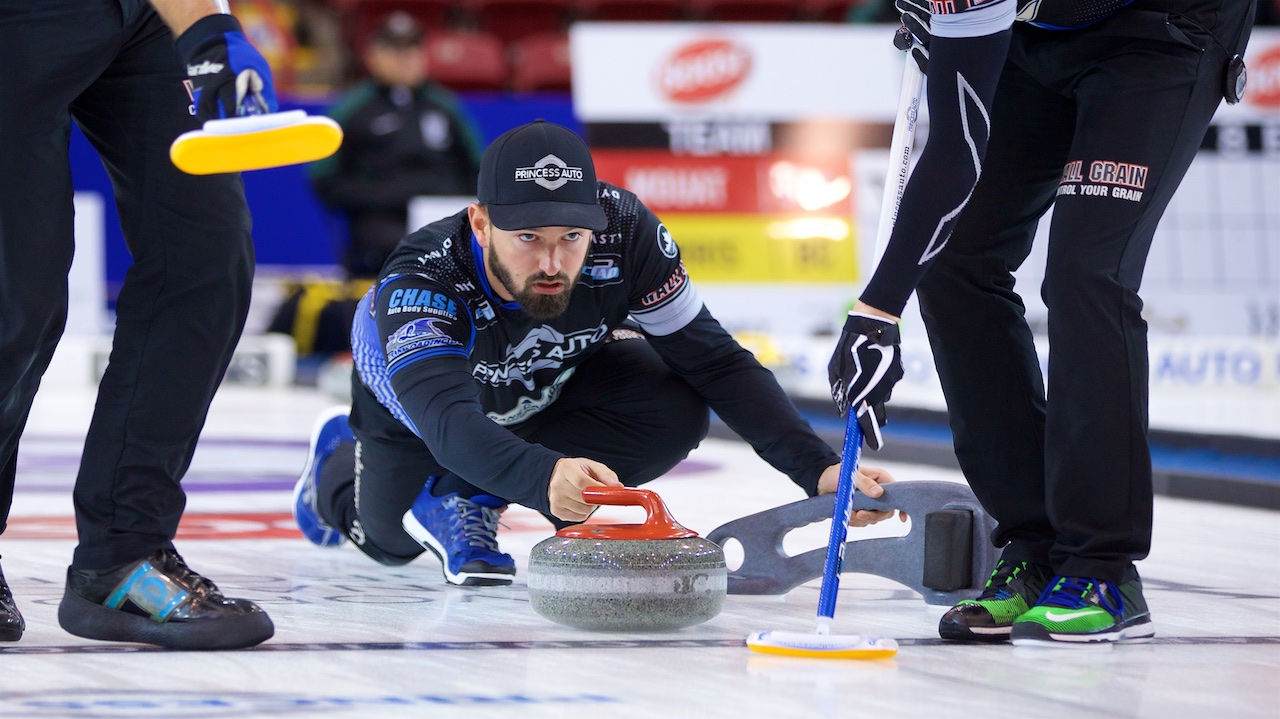 Carruthers, Officer off to solid start at Canadian mixed curling trials