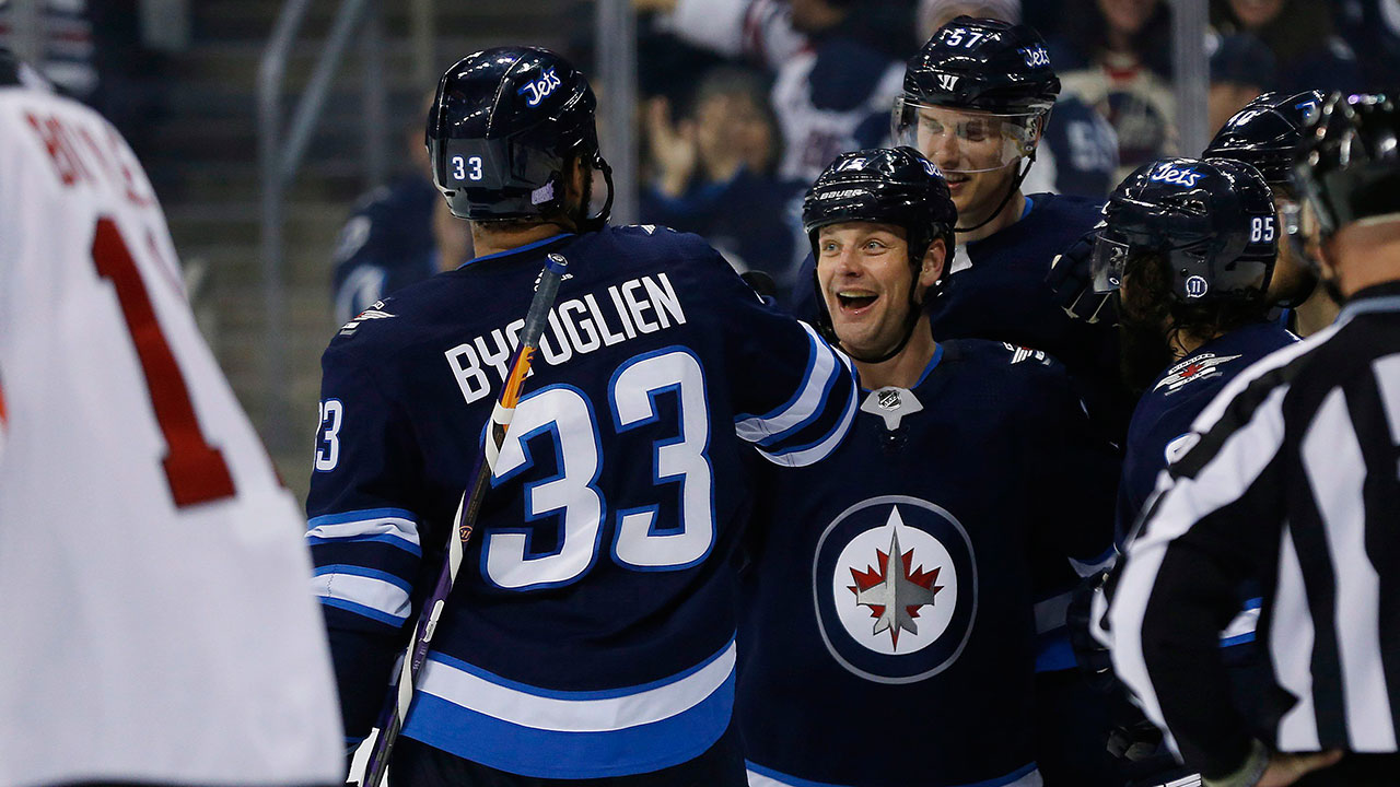 Jets use trio of second-period goals to defeat Devils