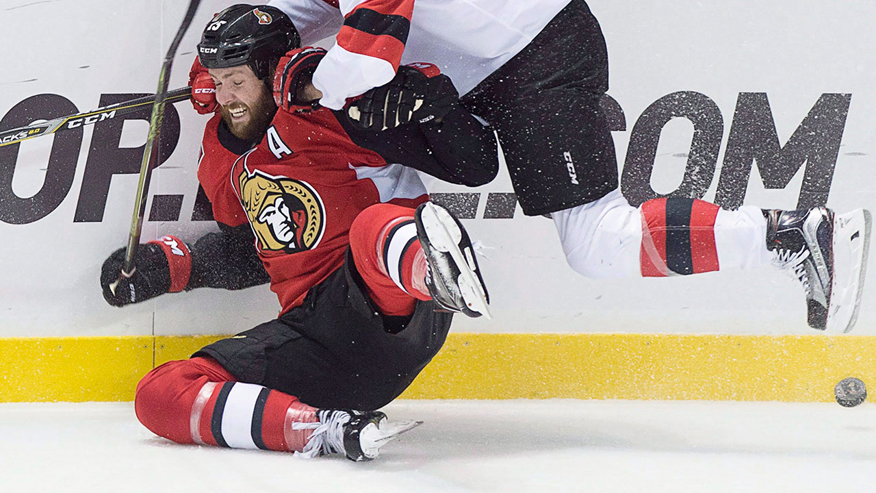 Senators forward Zack Smith out three weeks with dislocated thumb