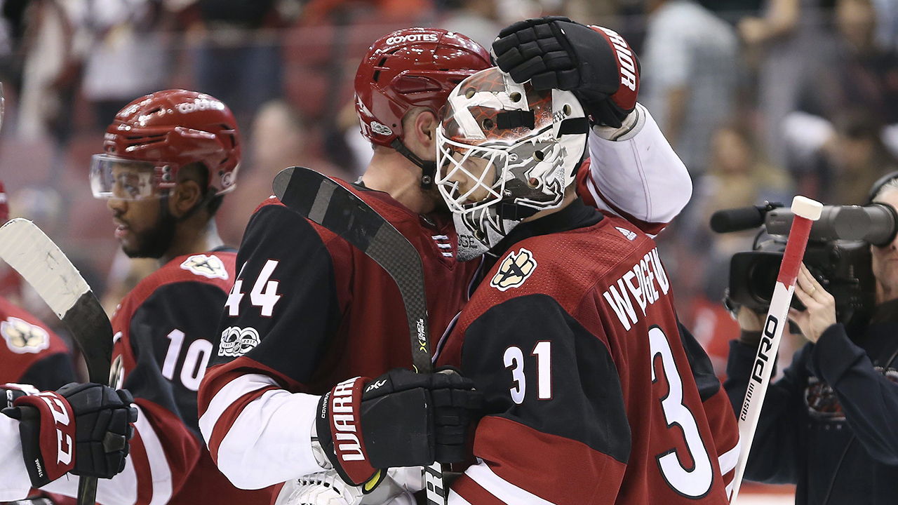 Wedgewood stops 27 shots, Coyotes beat Devils