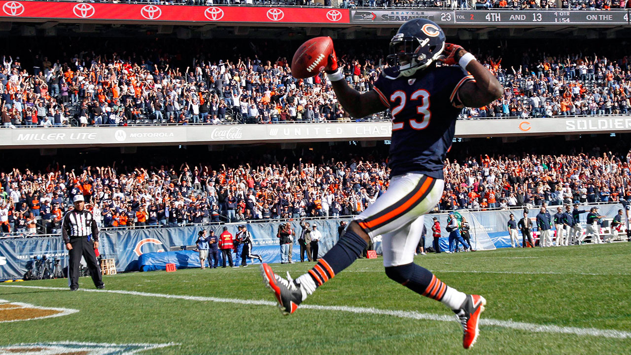 Kick return ace Devin Hester retires from NFL