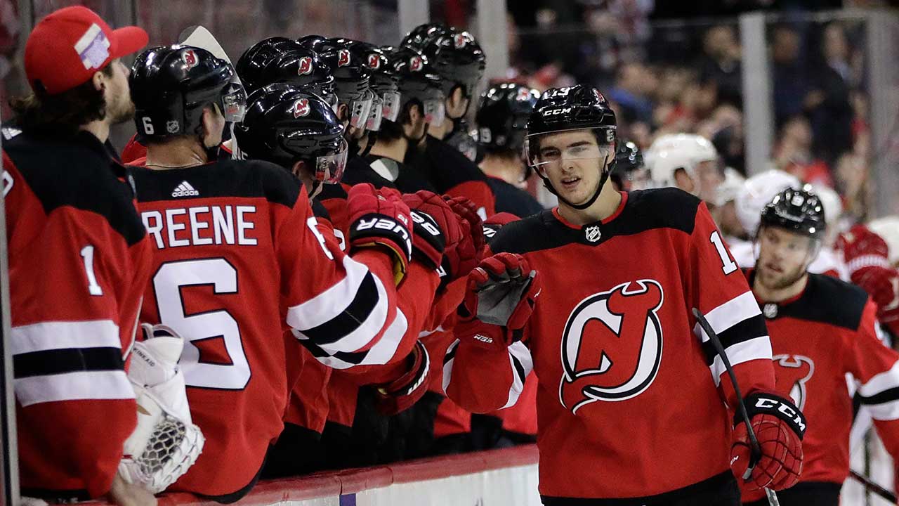 Nico Hischier scores twice as Devils win fifth straight