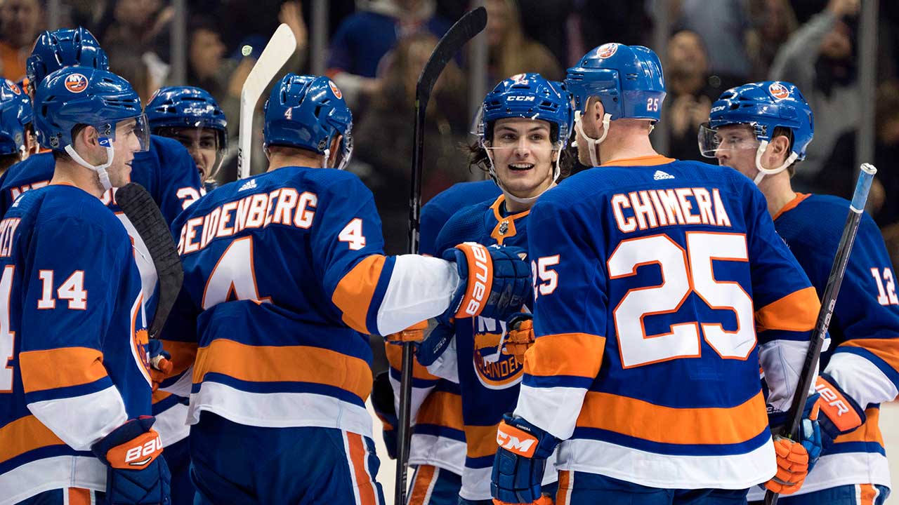Barzal, Pelech lead Islanders to win over Penguins