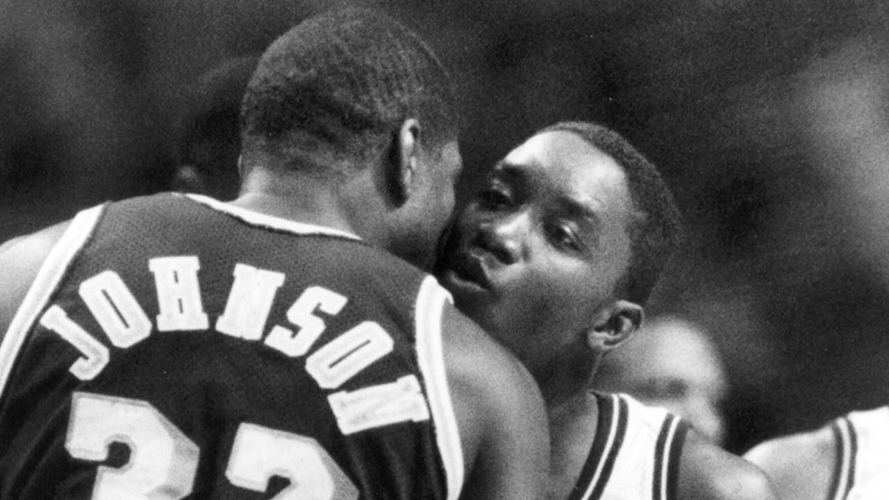 Magic Johnson, Isiah Thomas bury hatchet of nearly 30-year feud