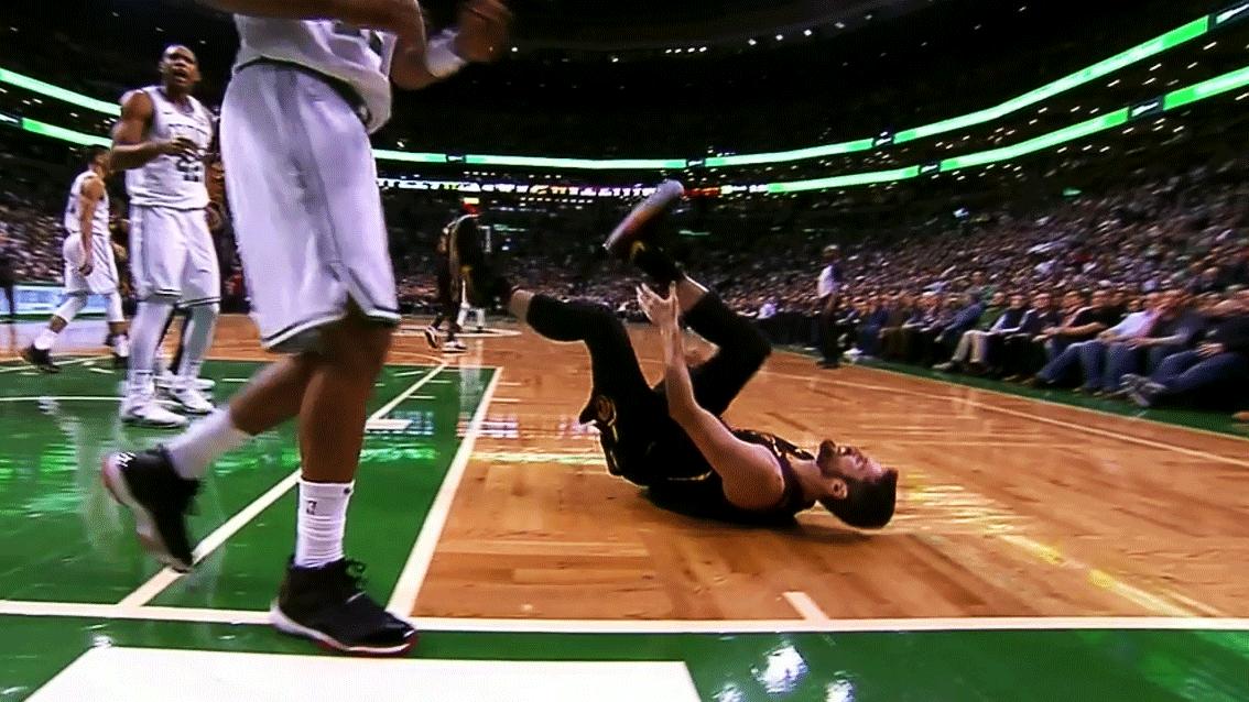 Cavaliers all-star Kevin Love leaves game with apparent ankle injury