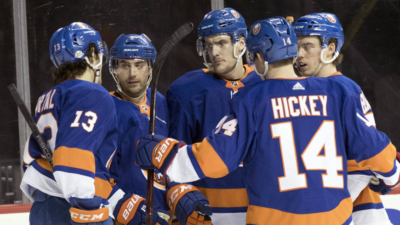 Islanders ride crazy comeback to OT win over Red Wings