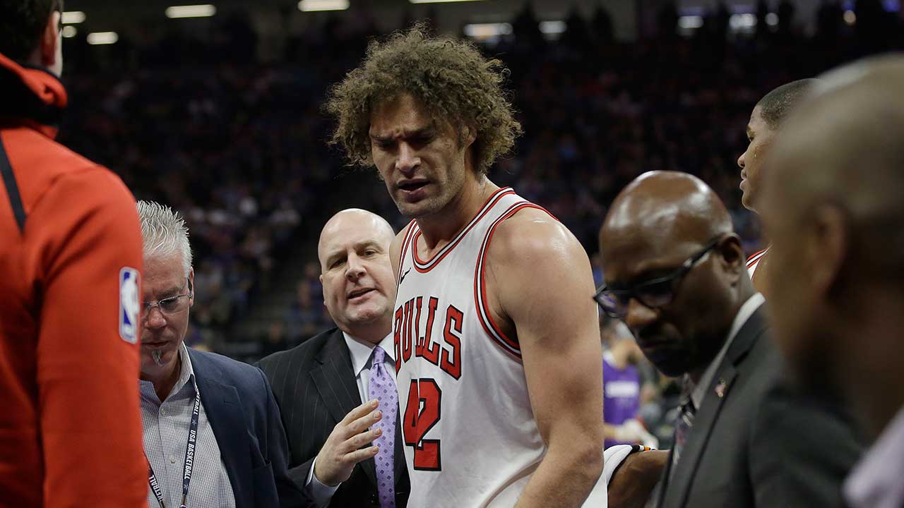 Bulls centre Robin Lopez fined for yelling at officials