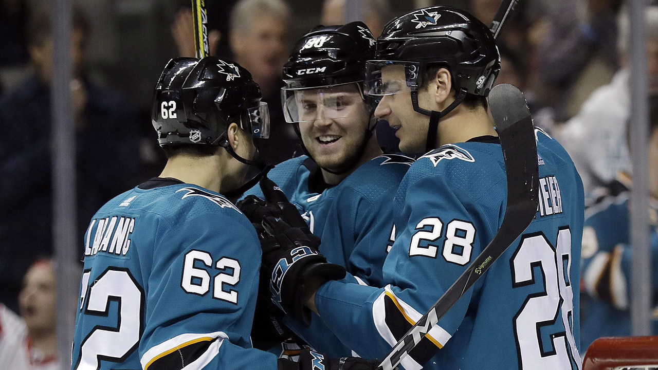 Fehr’s 1st goal for Sharks helps fuel win over Red Wings