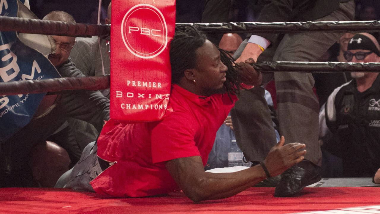 Security pounces on man attempting to crash Toronto boxing match