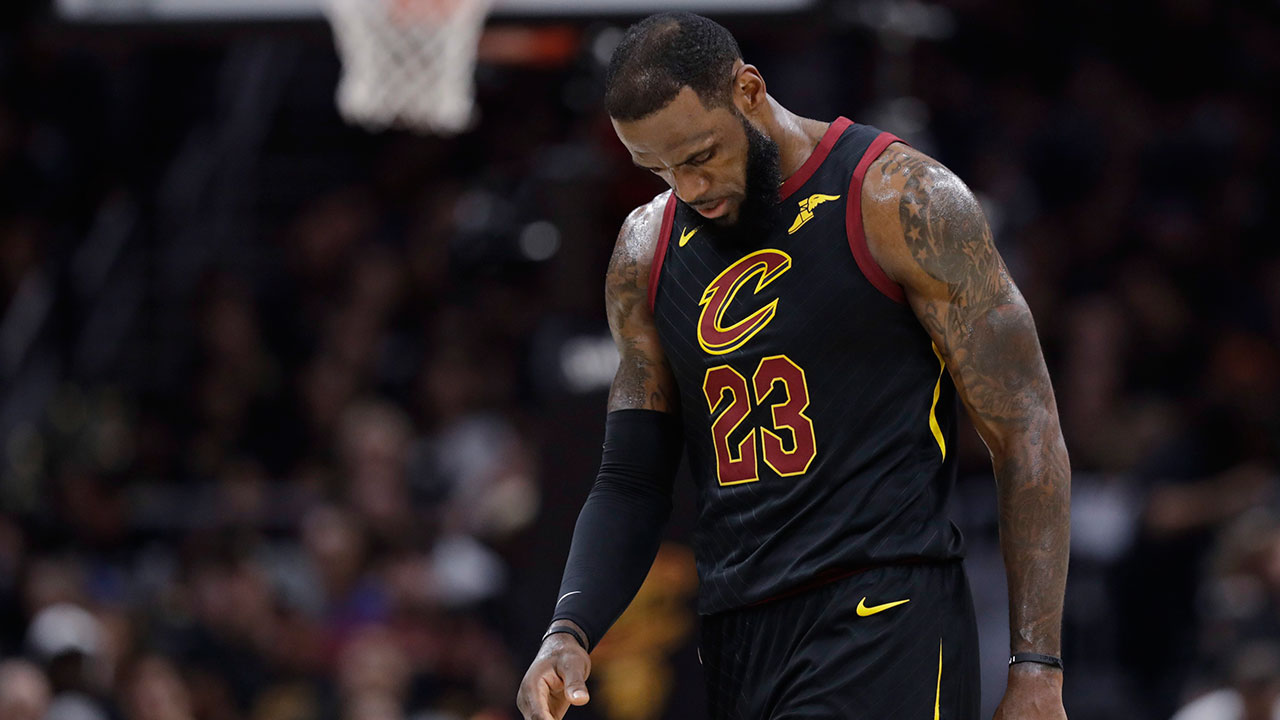 LeBron says after NBA Finals that he played with broken hand