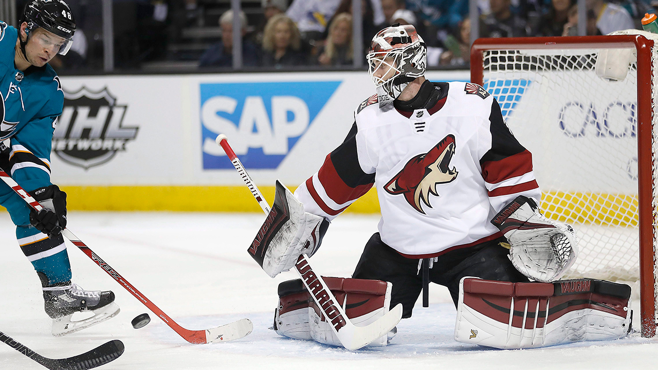 Sabres sign goalie Scott Wedgewood to two-way contract