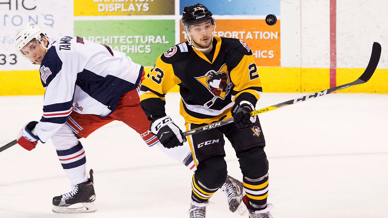 Penguins re-sign forward Teddy Blueger to one-year contract