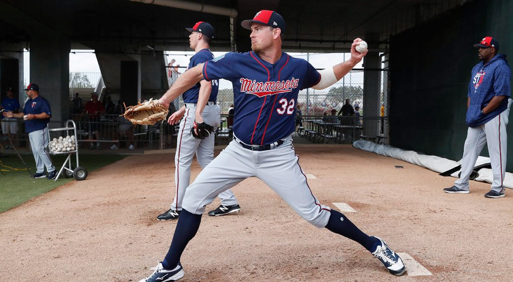 Mariners acquire reliever Zach Duke from Twins for two prospects ...