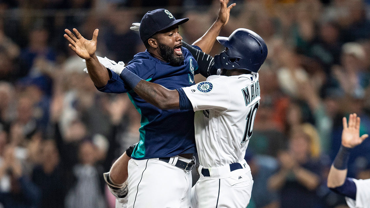 Mariners down Dodgers in extras on walk-off balk