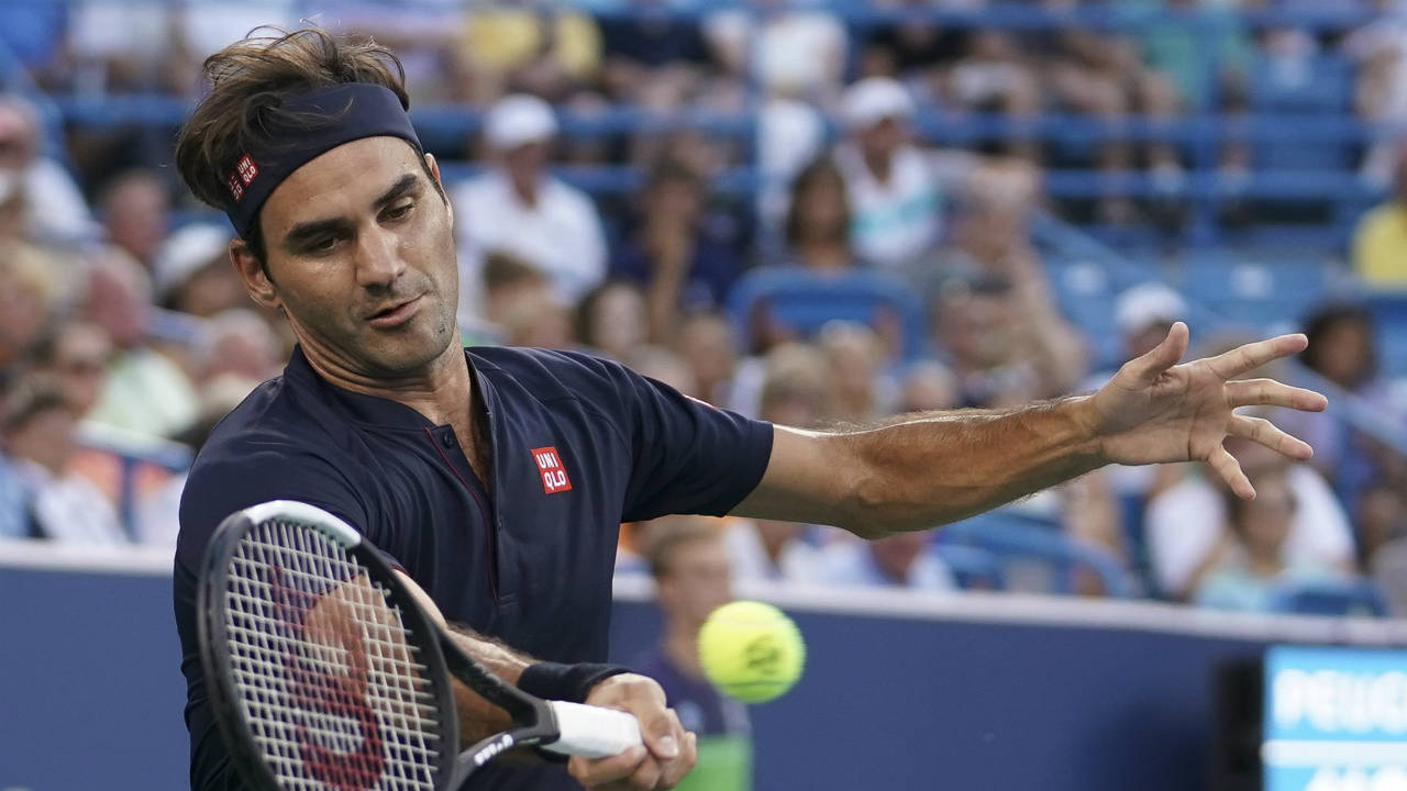 Federer wins, Serena loses in Cincy tourney