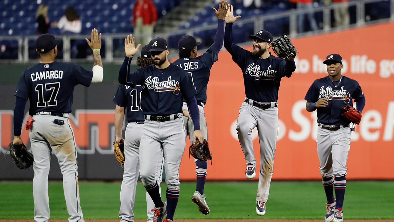 Freeman, Braves rout Phillies, push for playoff home field