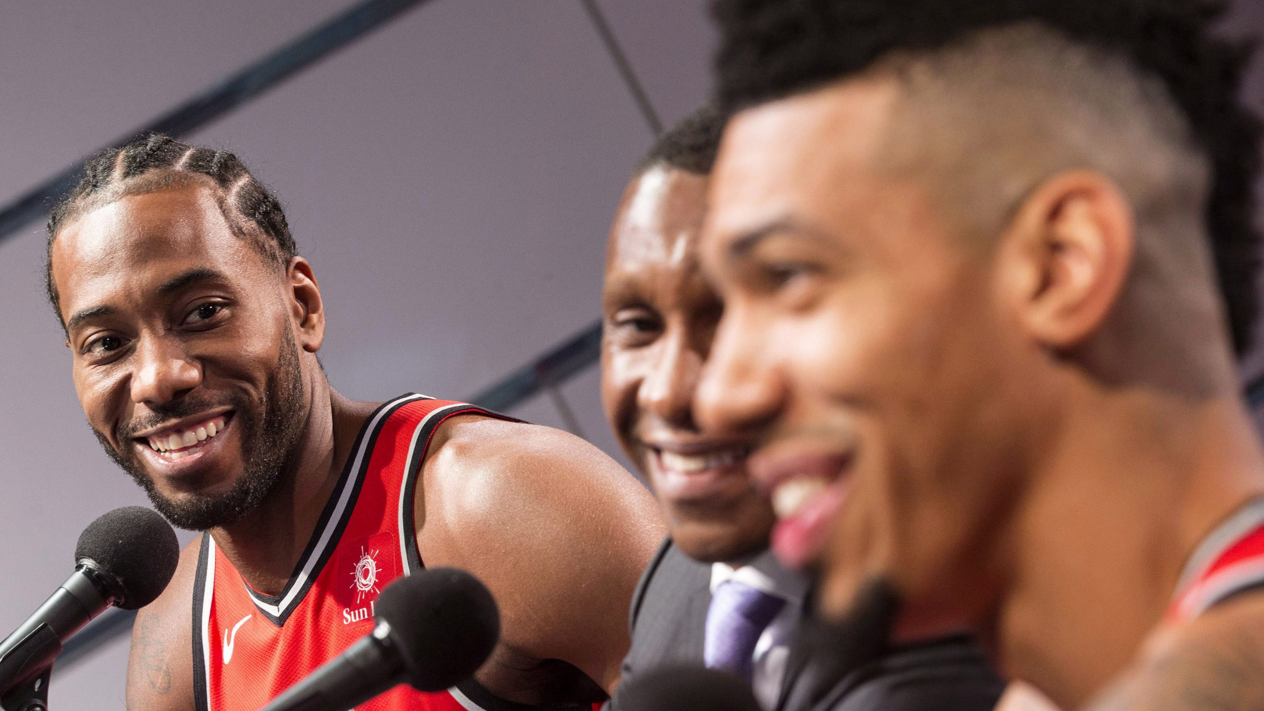 Twitter Reaction: Kawhi Leonard roasted for press conference laugh