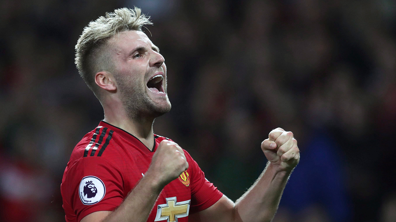 Luke Shaw signs contract extension with Manchester United