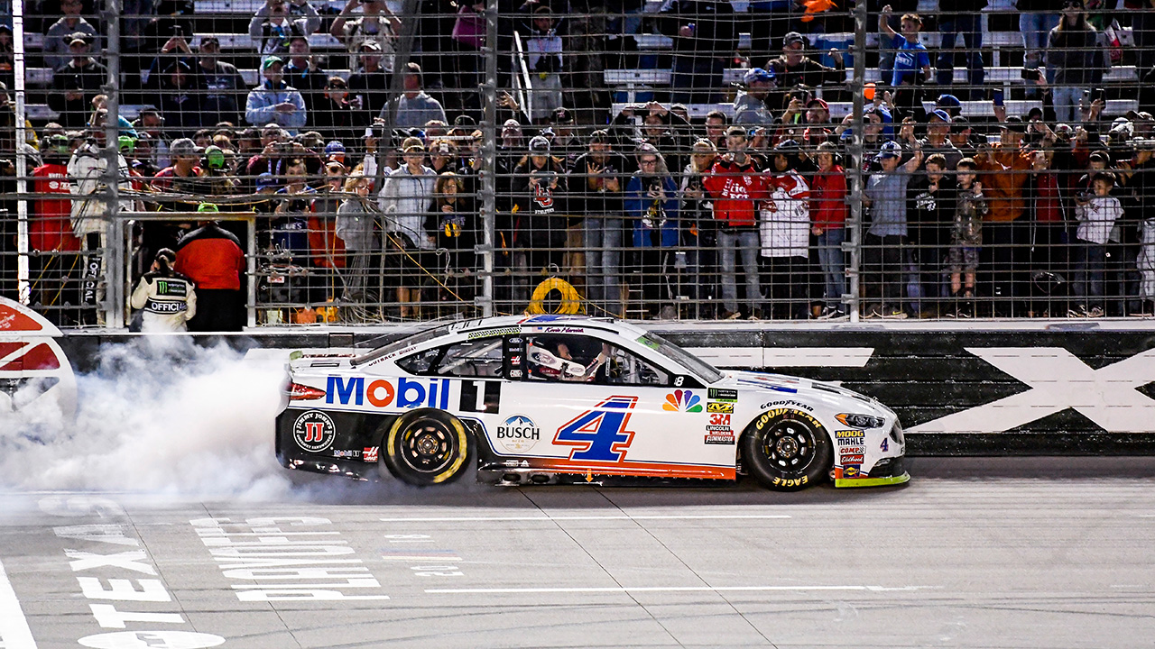 Harvick earns his shot at NASCR Cup title with win at Texas