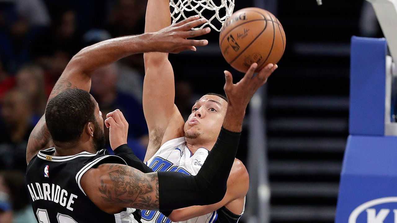 Gordon, Magic hold on to defeat Spurs