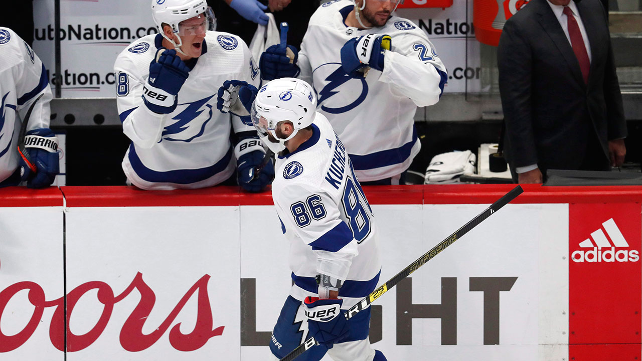 Lightning rally late to edge Red Wings in shootout