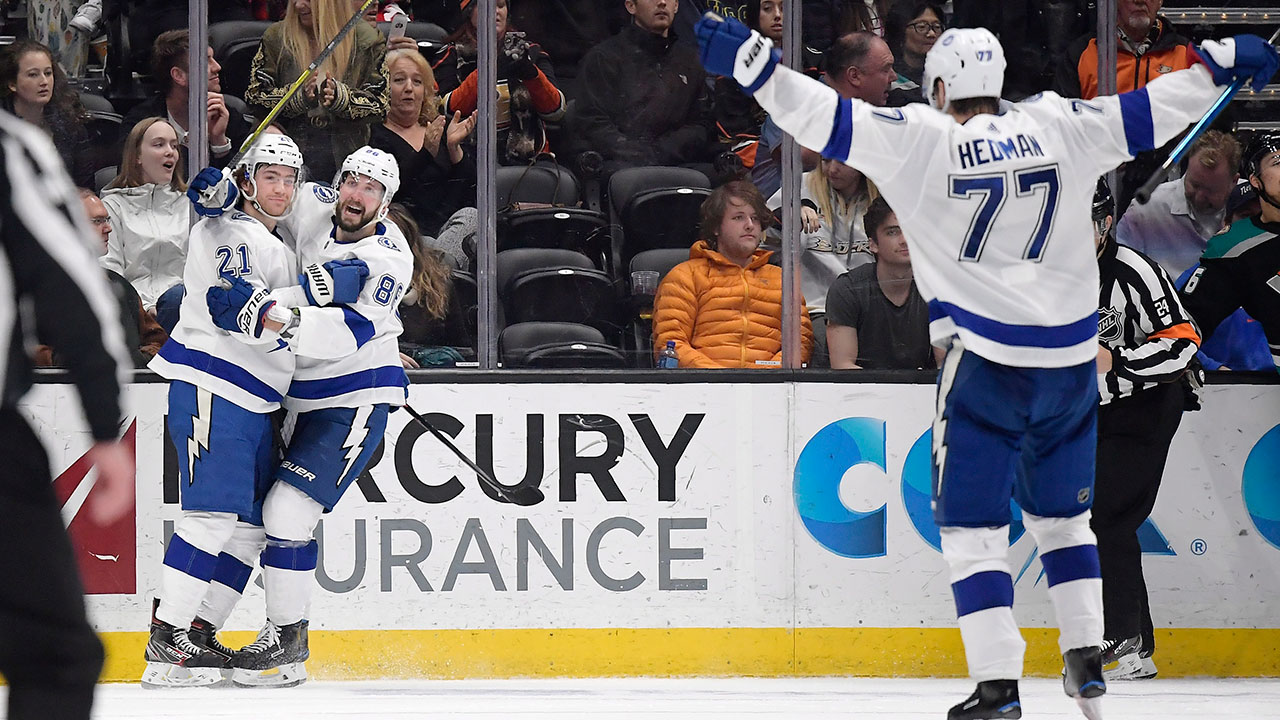 Lightning finish December unbeaten in regulation with win over Ducks