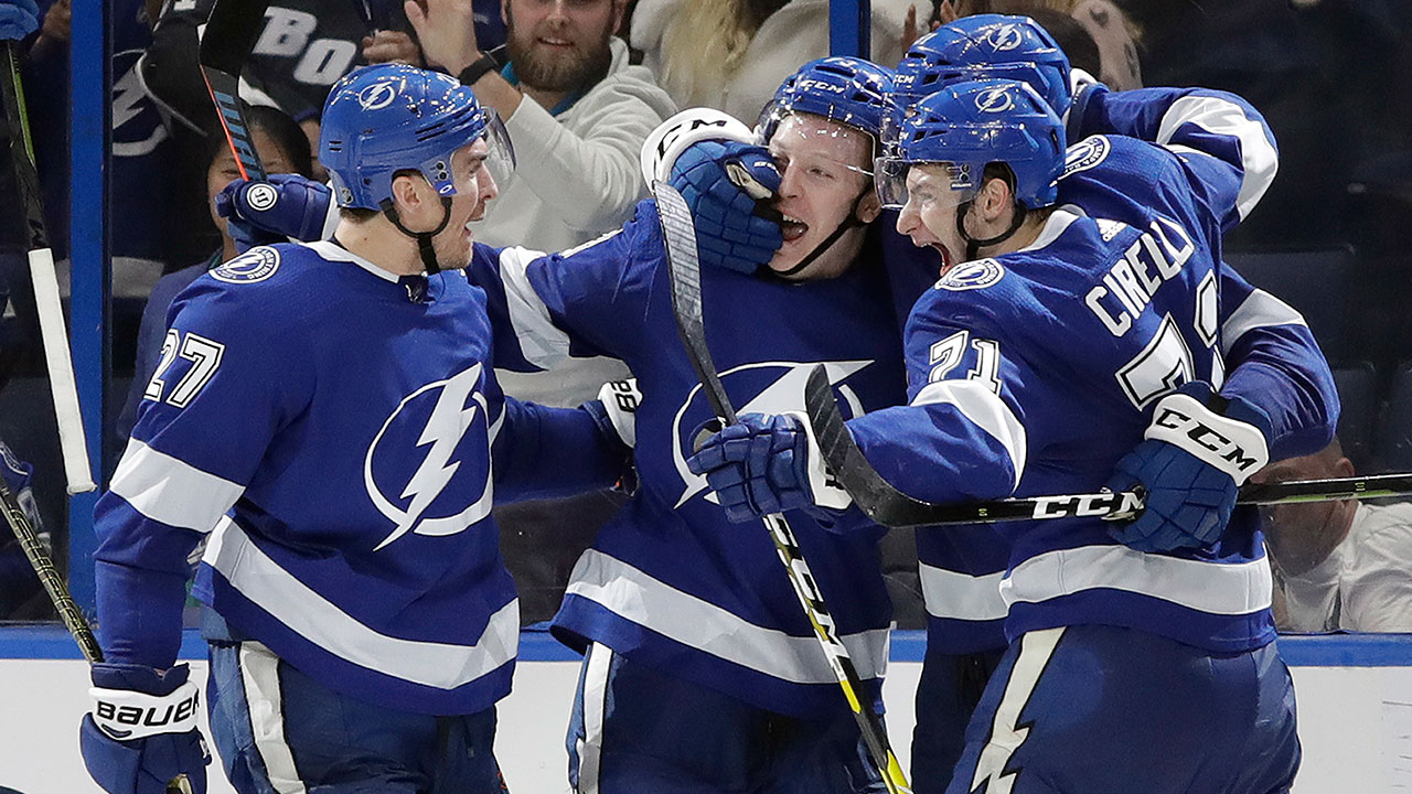 Lightning extend point streak to 14 games with win over Canadiens