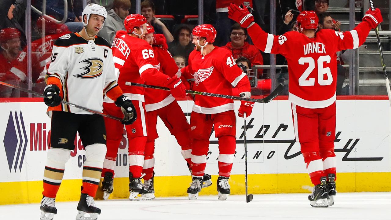 Ducks’ record skid hits 12 after loss to Red Wings