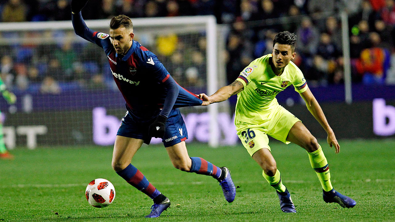 Barca avoids scare over ineligible player, stays in Copa
