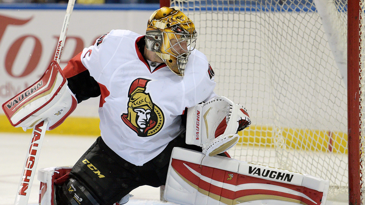 Goalie Chris Driedger agrees to two-way contract with Panthers