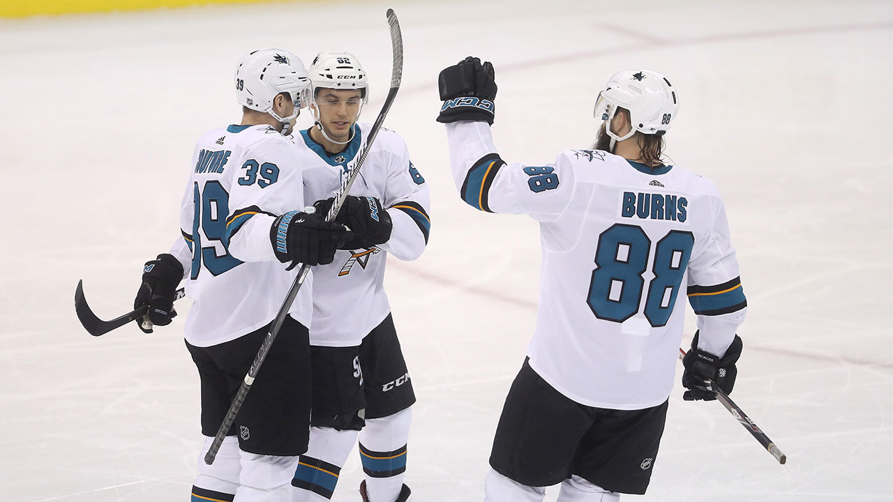 Pavelski stars in overtime as Sharks down Jets