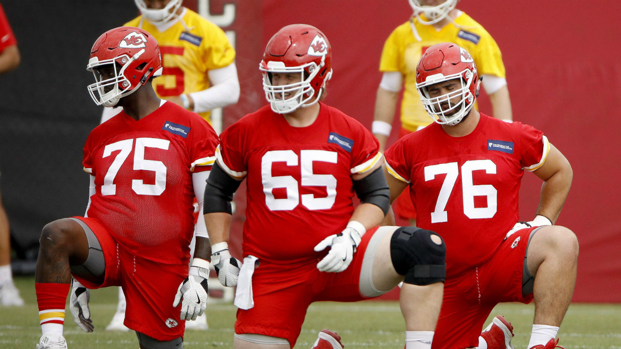 Oakland Raiders sign OL Jordan Devey for depth on interior