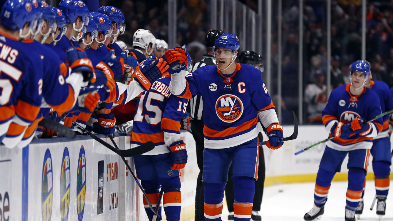Anders Lee stays with Islanders, signs seven-year deal
