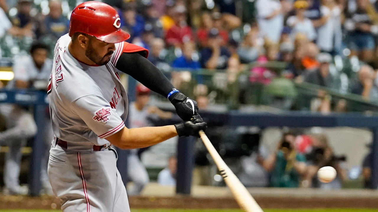 Suarez hits two home runs as Reds rally against Brewers