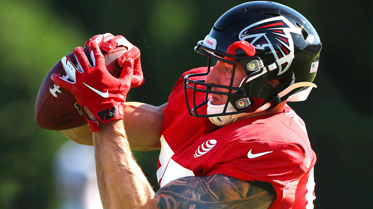 Patriots boost tight end depth, acquire Saubert from Falcons