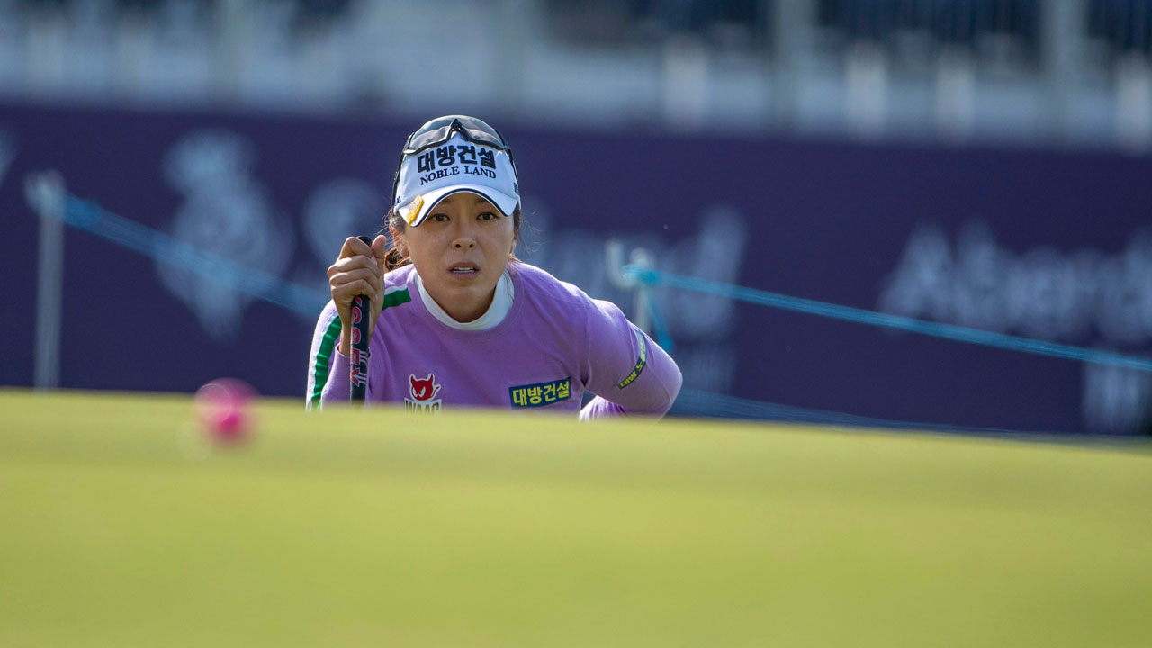Mi Jung Hur cards 66 for lead in Taiwan Swinging Skirts