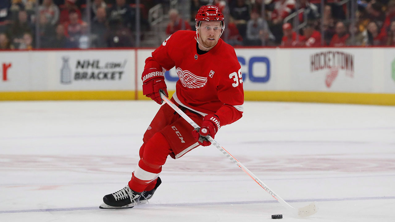 Red Wings send Mantha to Capitals for Panik, Vrana, picks
