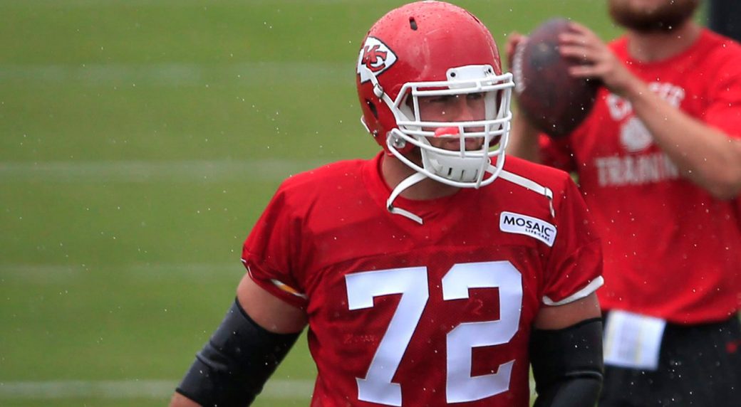 Chiefs cut starting OTs Fisher, Schwartz to save cap space