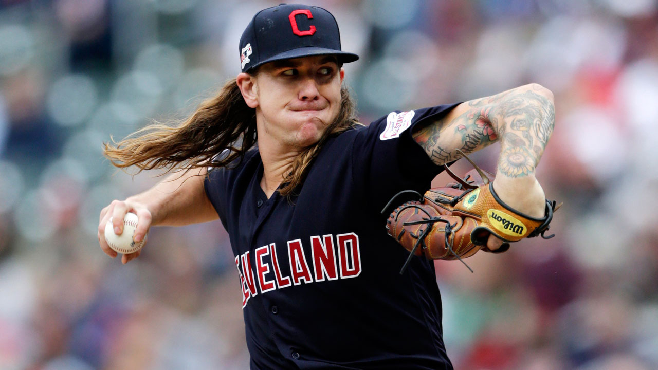 Clevinger gets 10th straight win, Indians beat Twins
