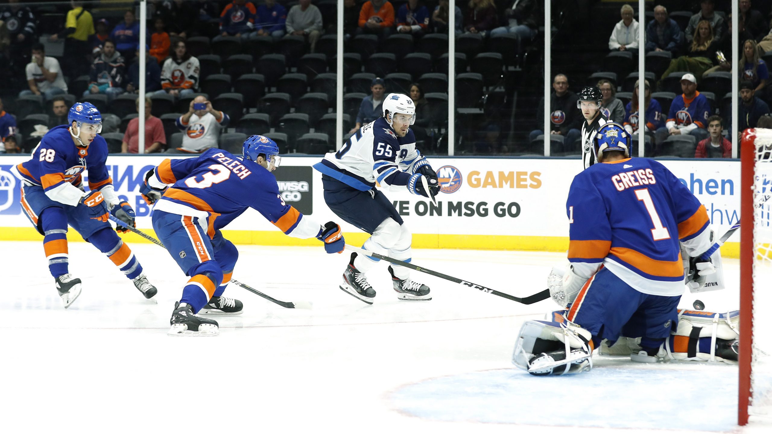 Islanders’ Thomas Greiss makes 35 saves in win over Jets