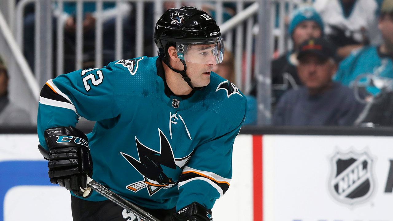 Sharks fans welcome Patrick Marleau back with standing ovation