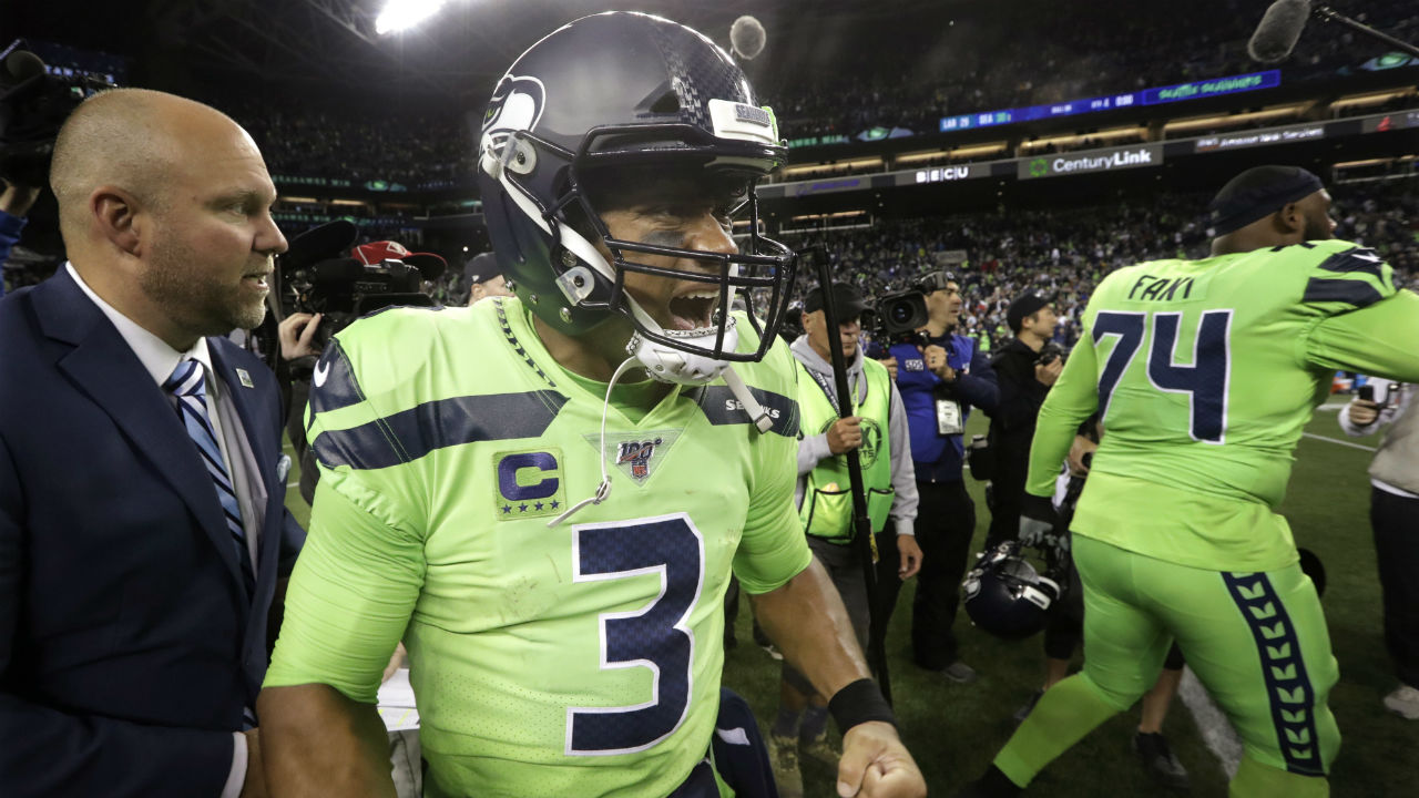 Russell Wilson throws four touchdown passes, Seahawks hold off Rams