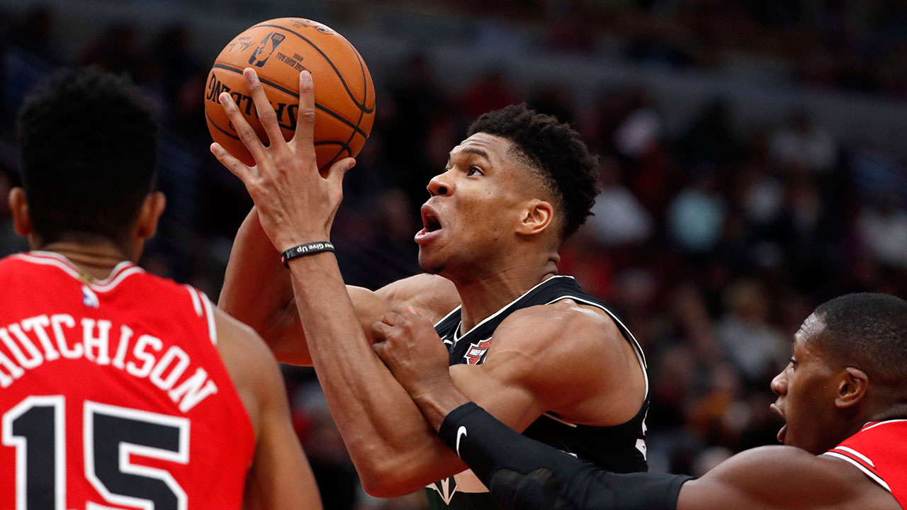 Antetokounmpo scores 33, double-double, as Bucks beat Bulls