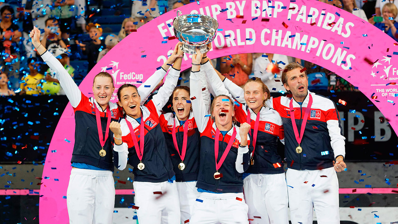 France clinches Fed Cup with epic win over Australia