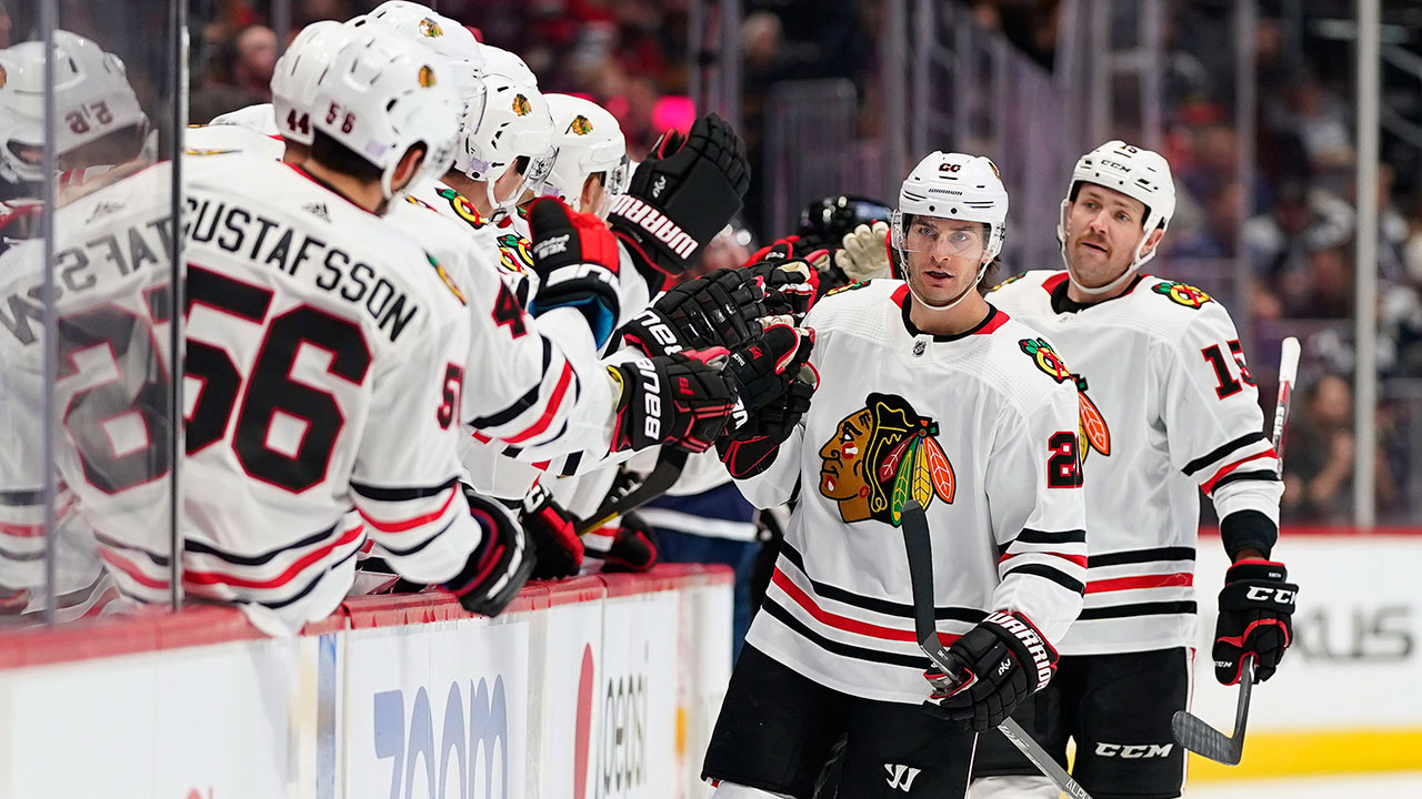 Blackhawks to play with short bench Monday vs Blues